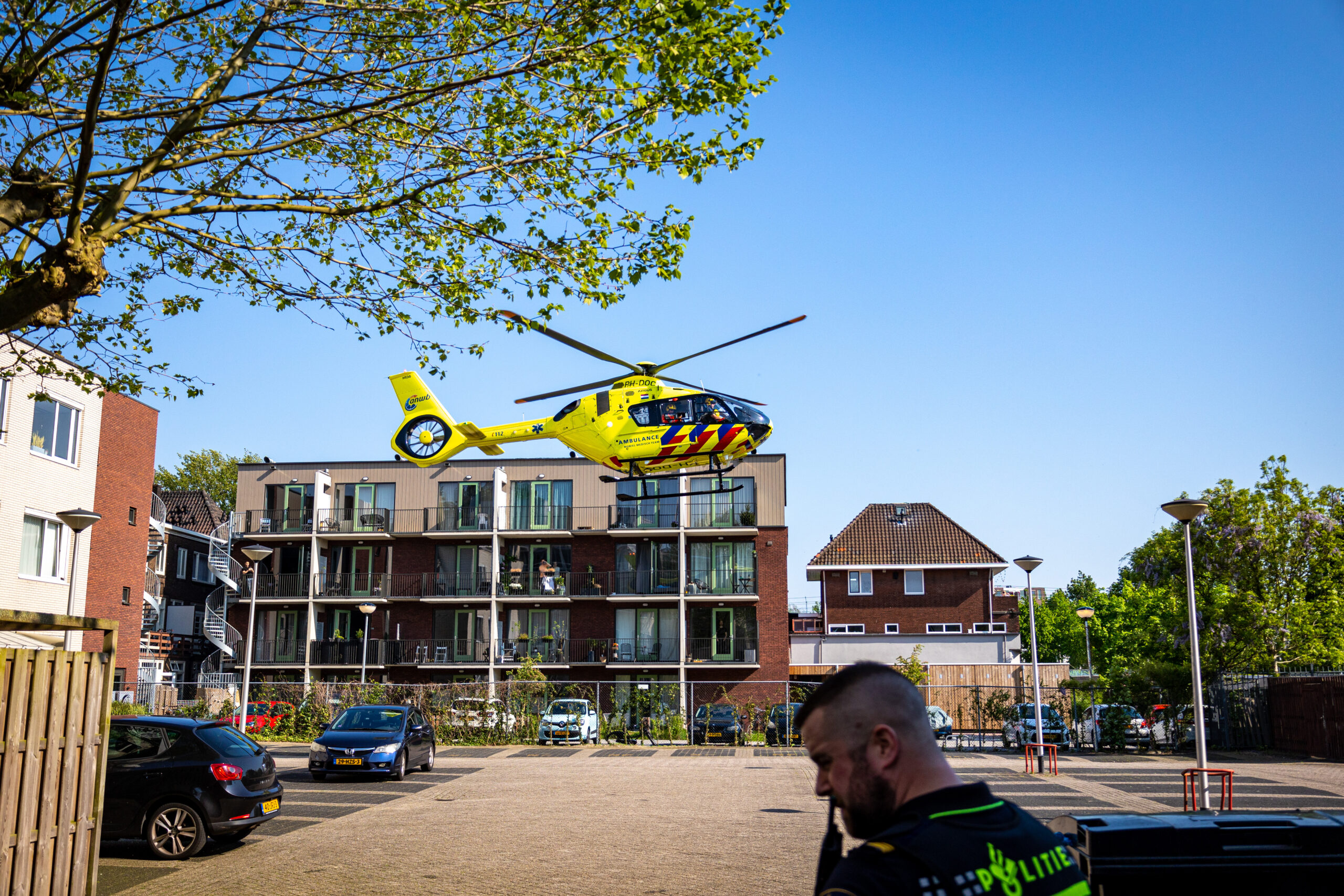 Traumahelikopter landt in Gouda - 112 Reeuwijk